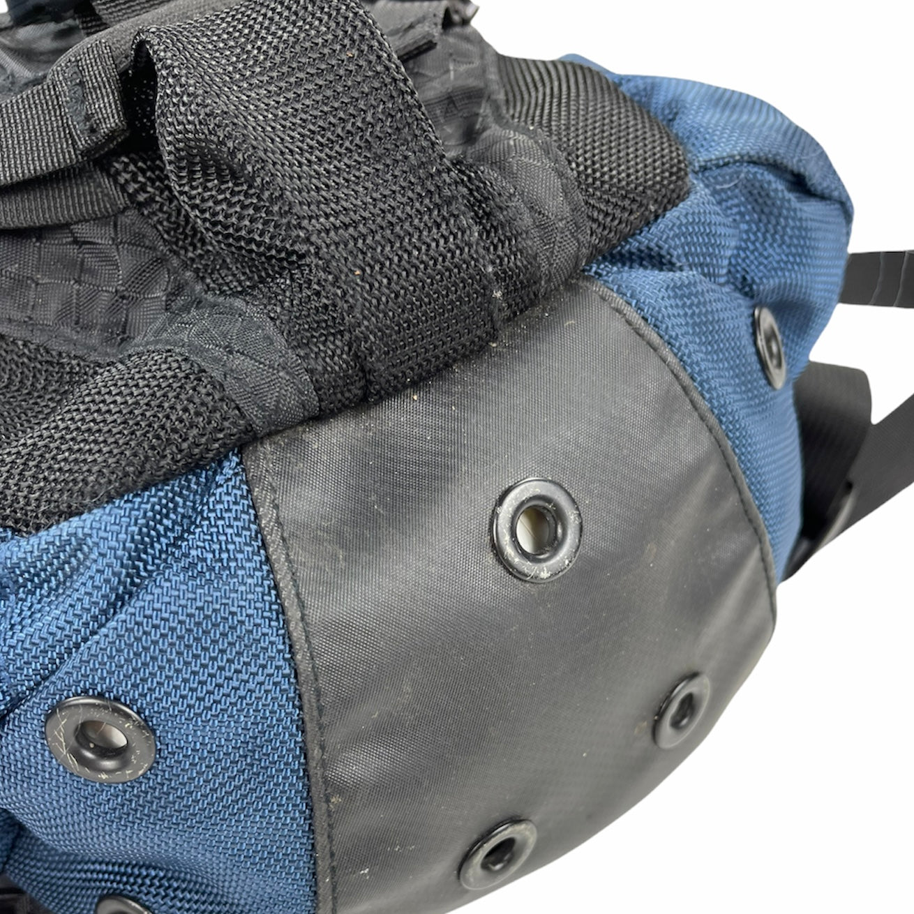 2000s Oakley small icon backpack – insidetag